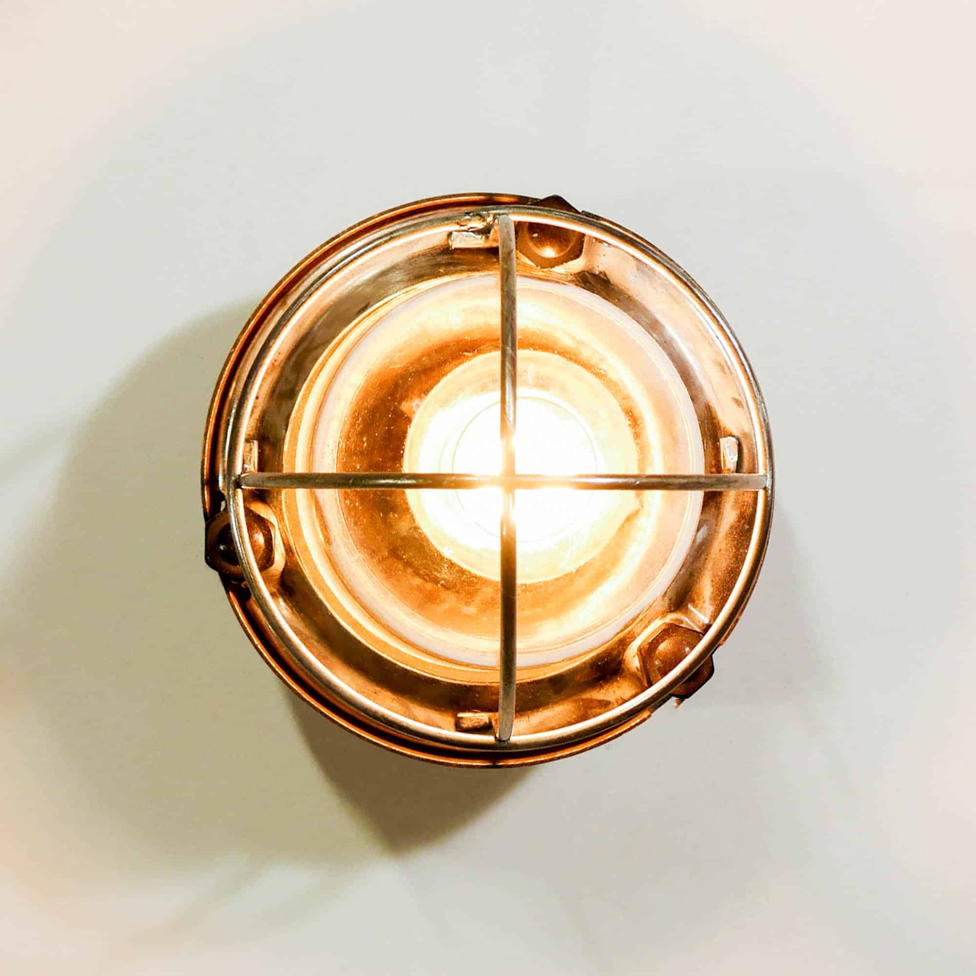 applique ronde grillagée fixations en bakélite